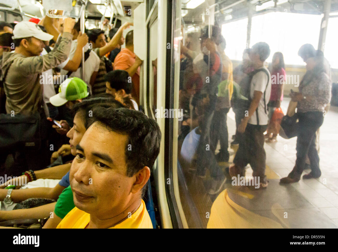 Manila metro rail hi-res stock photography and images - Alamy
