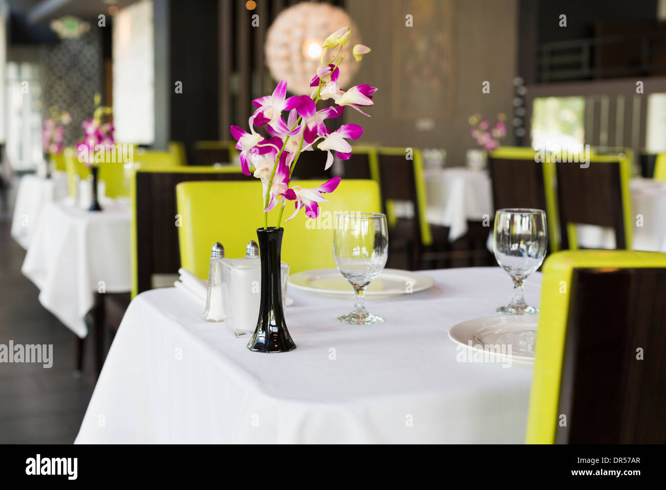 Set table in Thai restaurant Stock Photo - Alamy