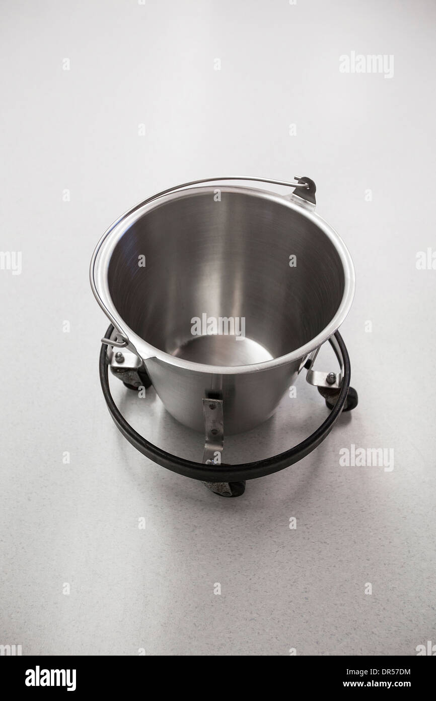 Metal container hi-res stock photography and images - Alamy