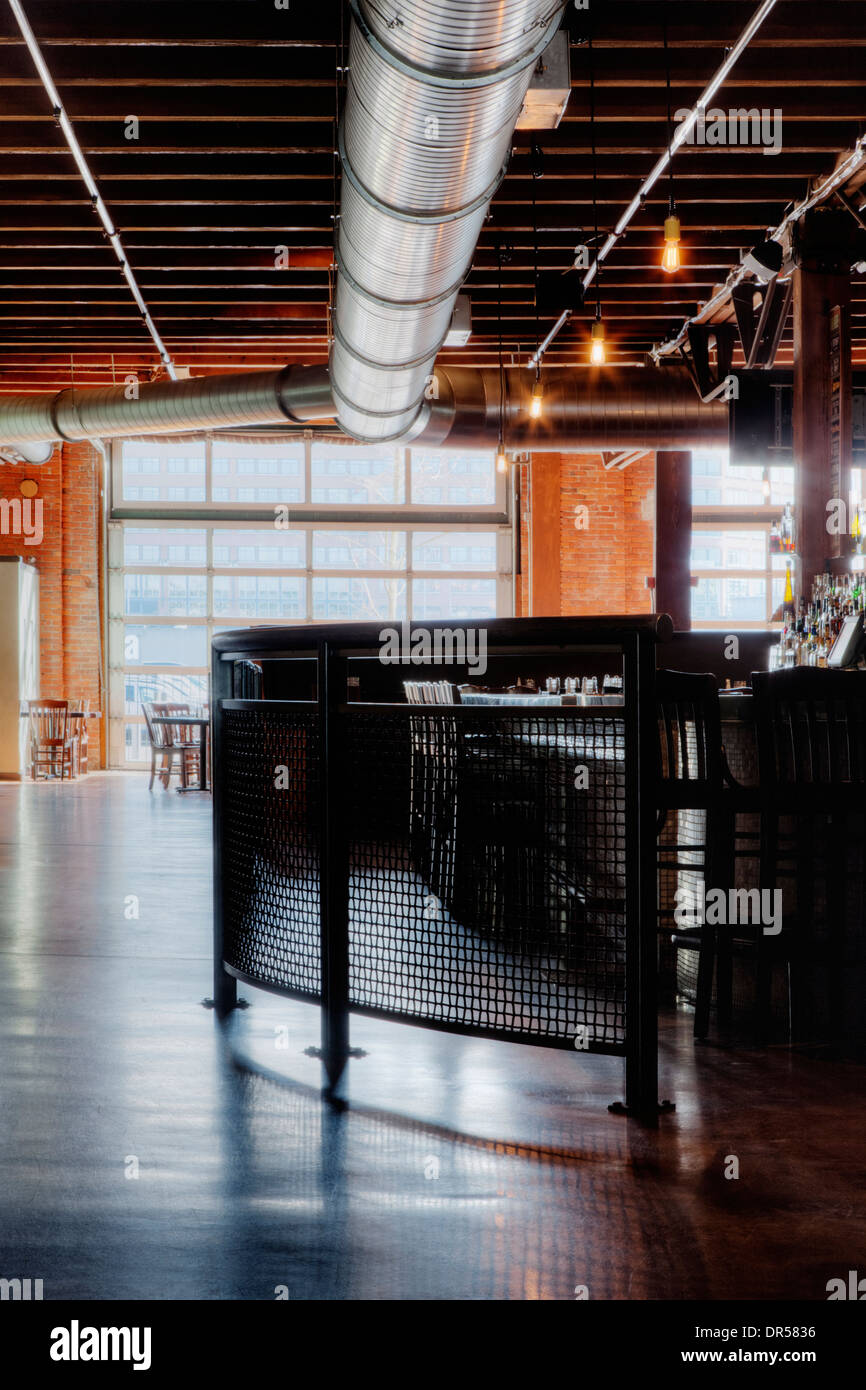 Empty bar hi-res stock photography and images - Alamy