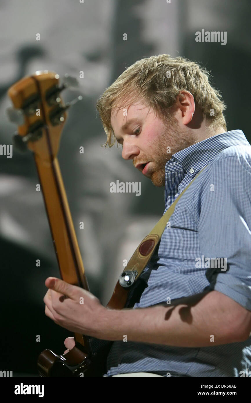 Dec 11, 2008 - Oakland, California, USA - Dizzy Balloon performs live ...