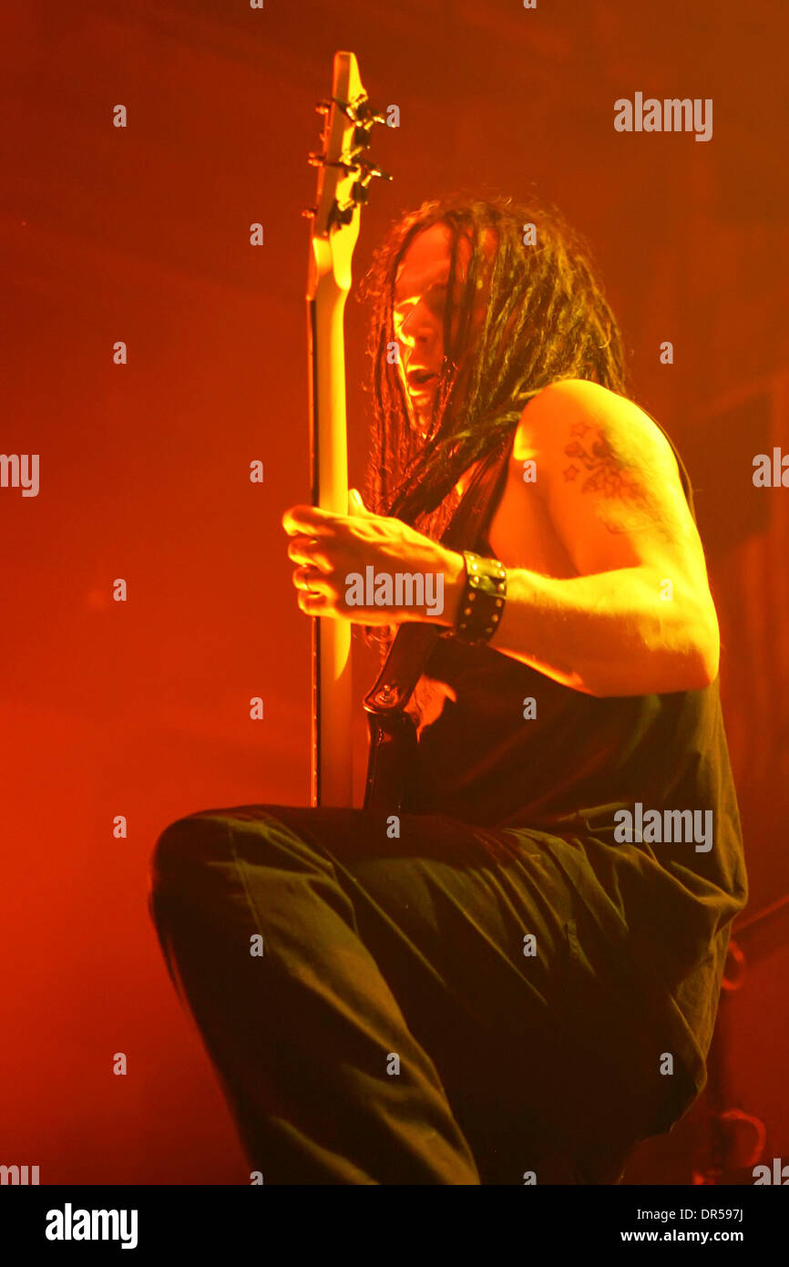 Jan 27, 2009 - San Jose, California, USA - Bass guitarist JOHN MOYER ...