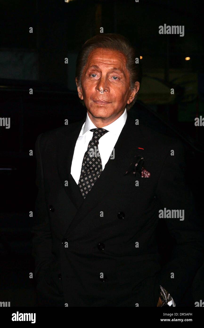 VALENTINO arrives for the premiere of ''Valentino: The Last Emperor ...