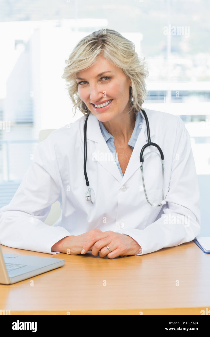 Doctor office desk hi-res stock photography and images - Alamy