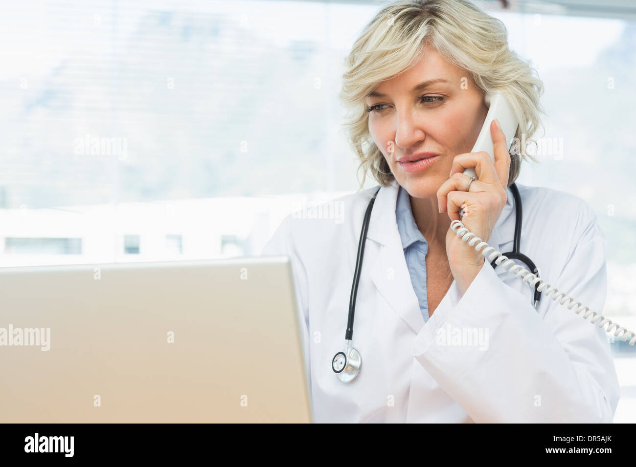 Medical doctor phone hi-res stock photography and images - Alamy