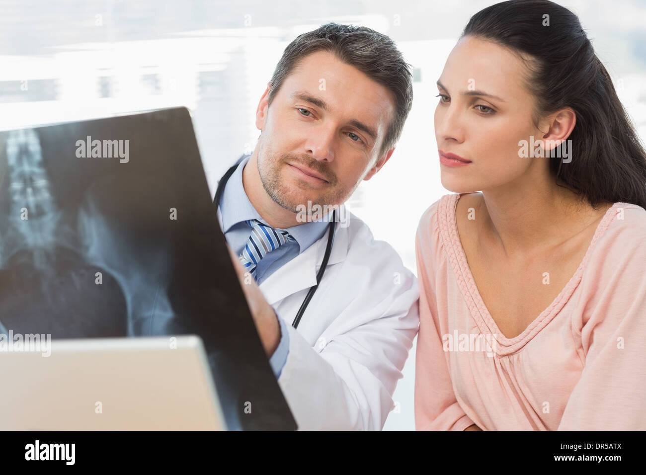 Male doctor explaining x-ray report to patient Stock Photo - Alamy