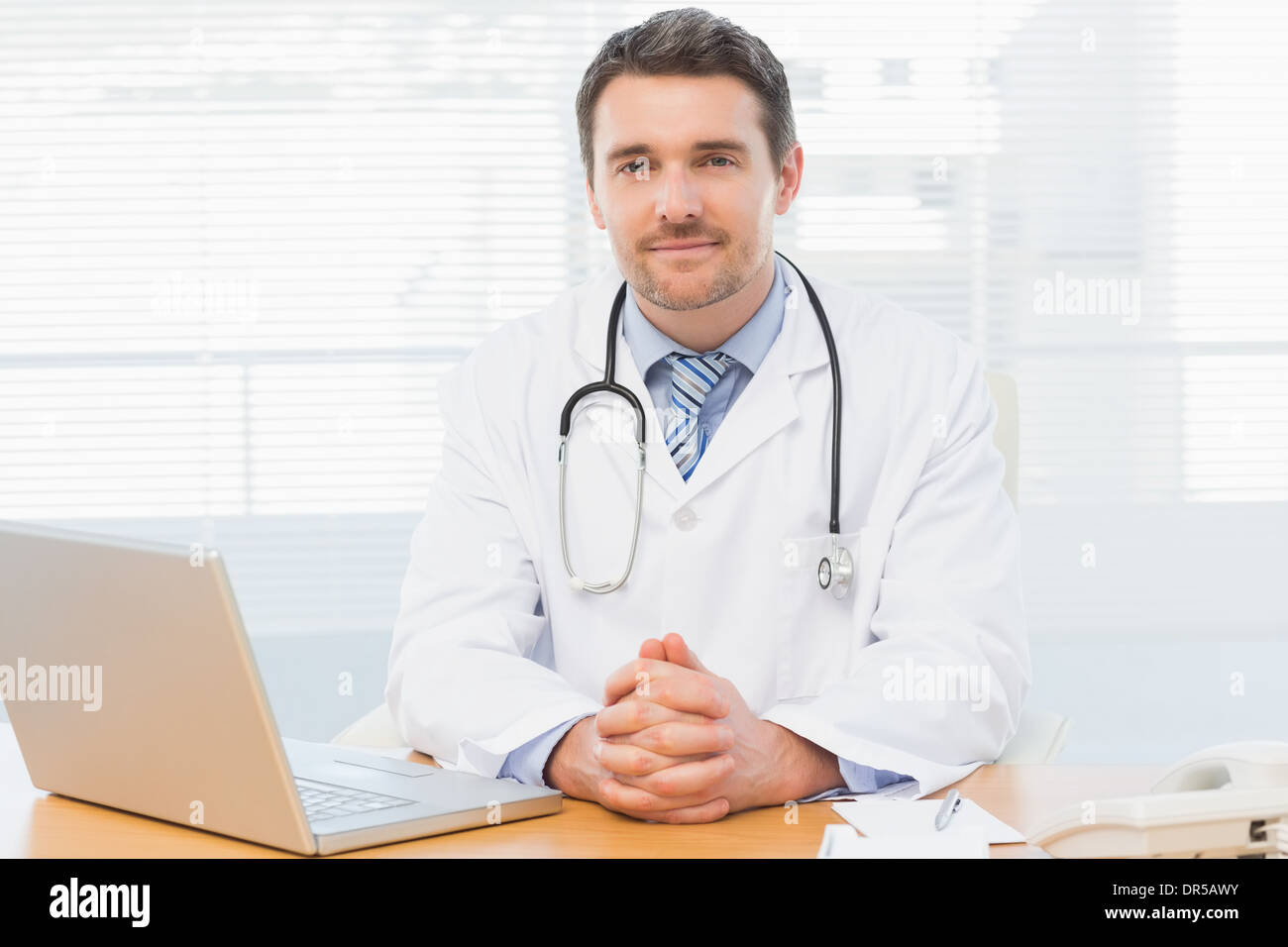 Doctor office desk hi-res stock photography and images - Alamy