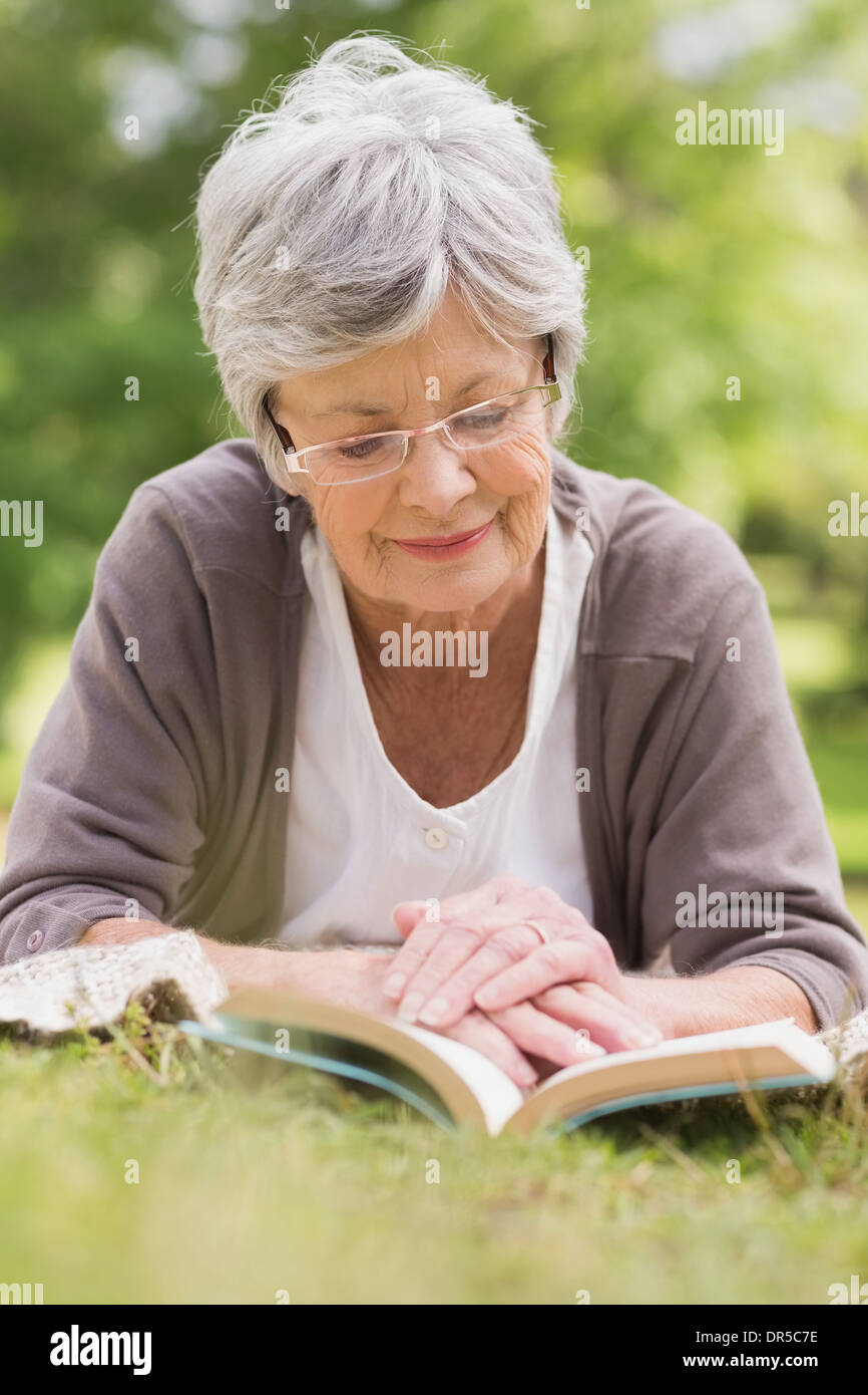 Senior woman reading a book hi-res stock photography and images - Alamy