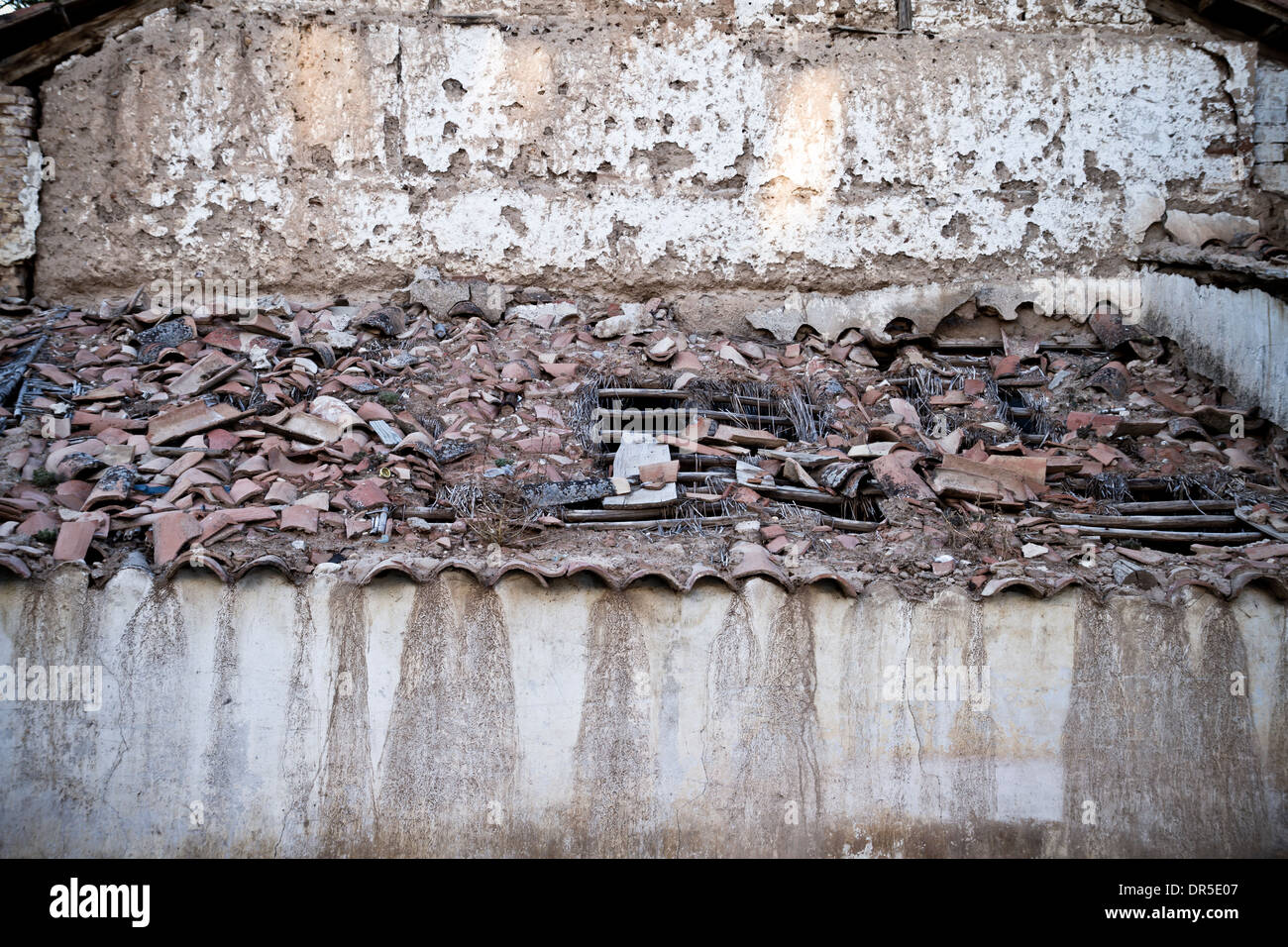 Tile roof crumbling, old house in Spain Stock Photo - Alamy