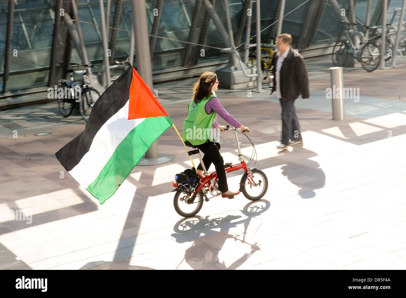 Ciclist with Palestinian flag ride the bicycle during The Peace Cycle ...