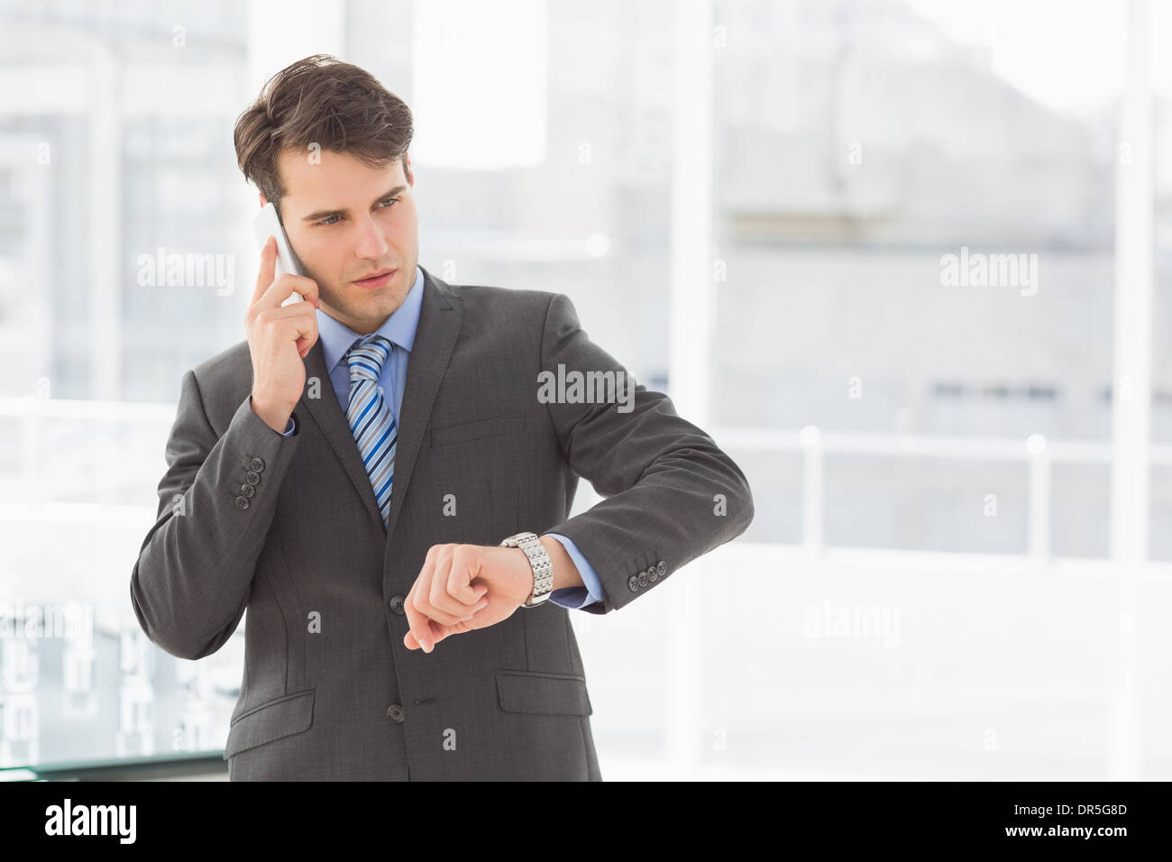 Time on phone hi-res stock photography and images - Alamy