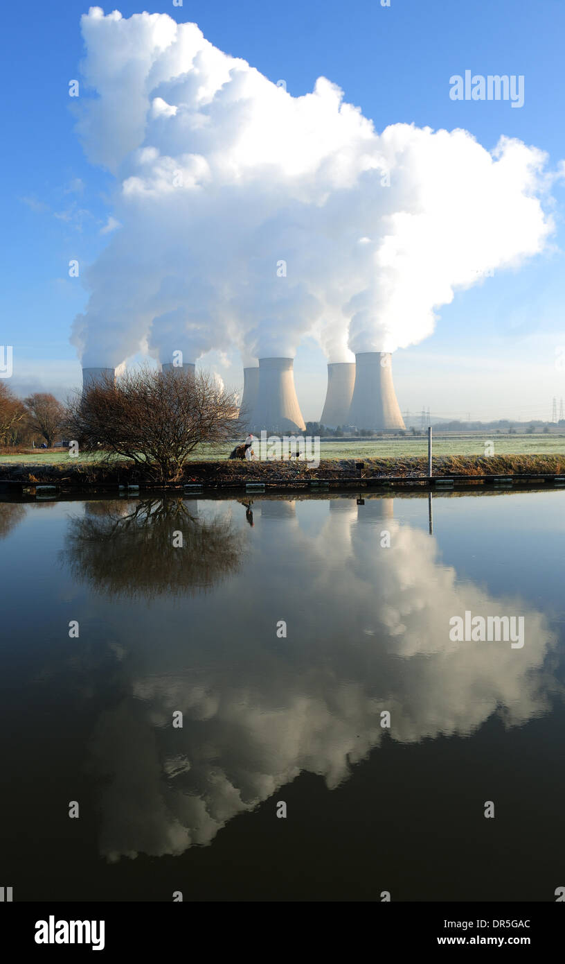 Ratcliffe-On-Soar Powerstation, Nottingham, UK . 20th Jan, 2014. Bright ...