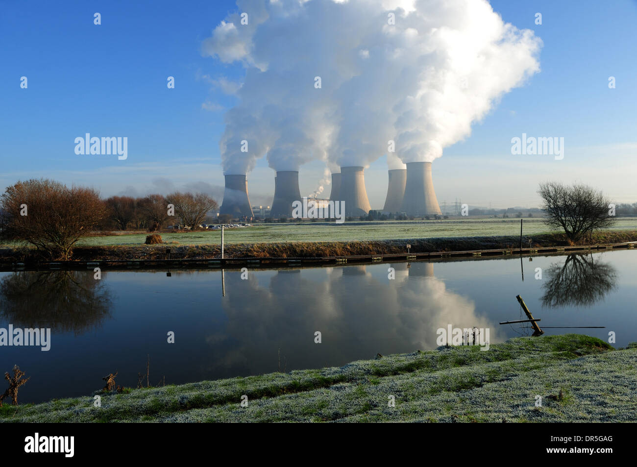 Ratcliffe-On-Soar Powerstation, Nottingham, UK . 20th Jan, 2014. Bright ...