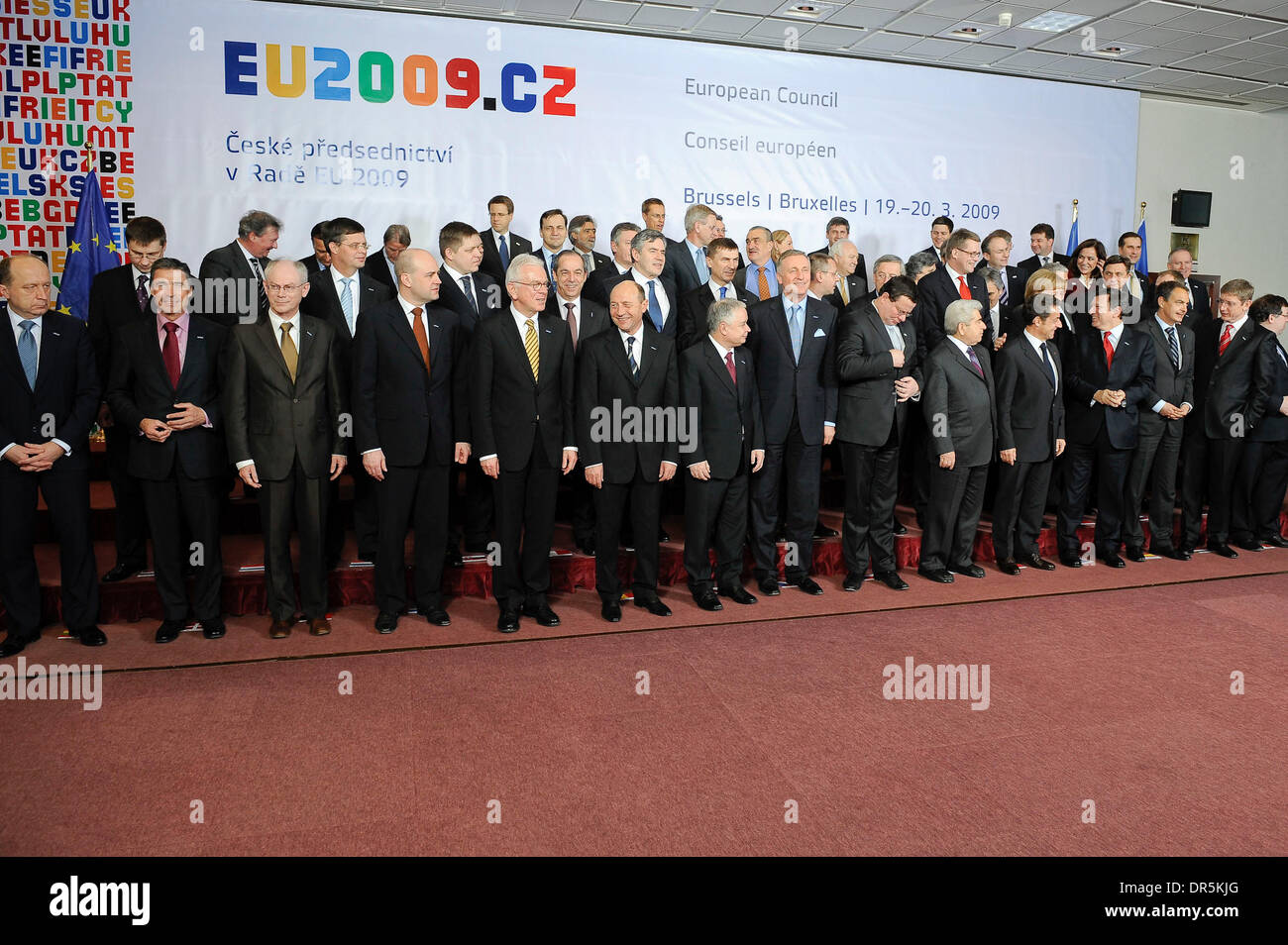 Heads state government pose group hi-res stock photography and images ...