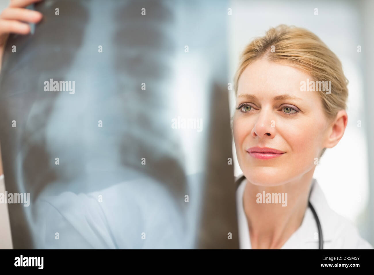 Doctor xray hi-res stock photography and images - Alamy