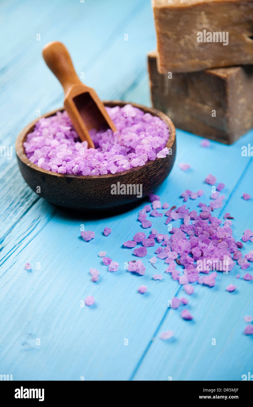 Spa, sea salt in wooden bowl Stock Photo - Alamy