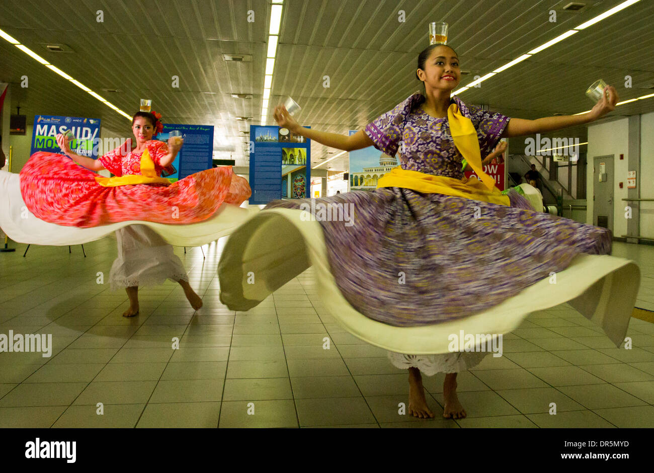 Philippine folk dance hi-res stock photography and images - Alamy