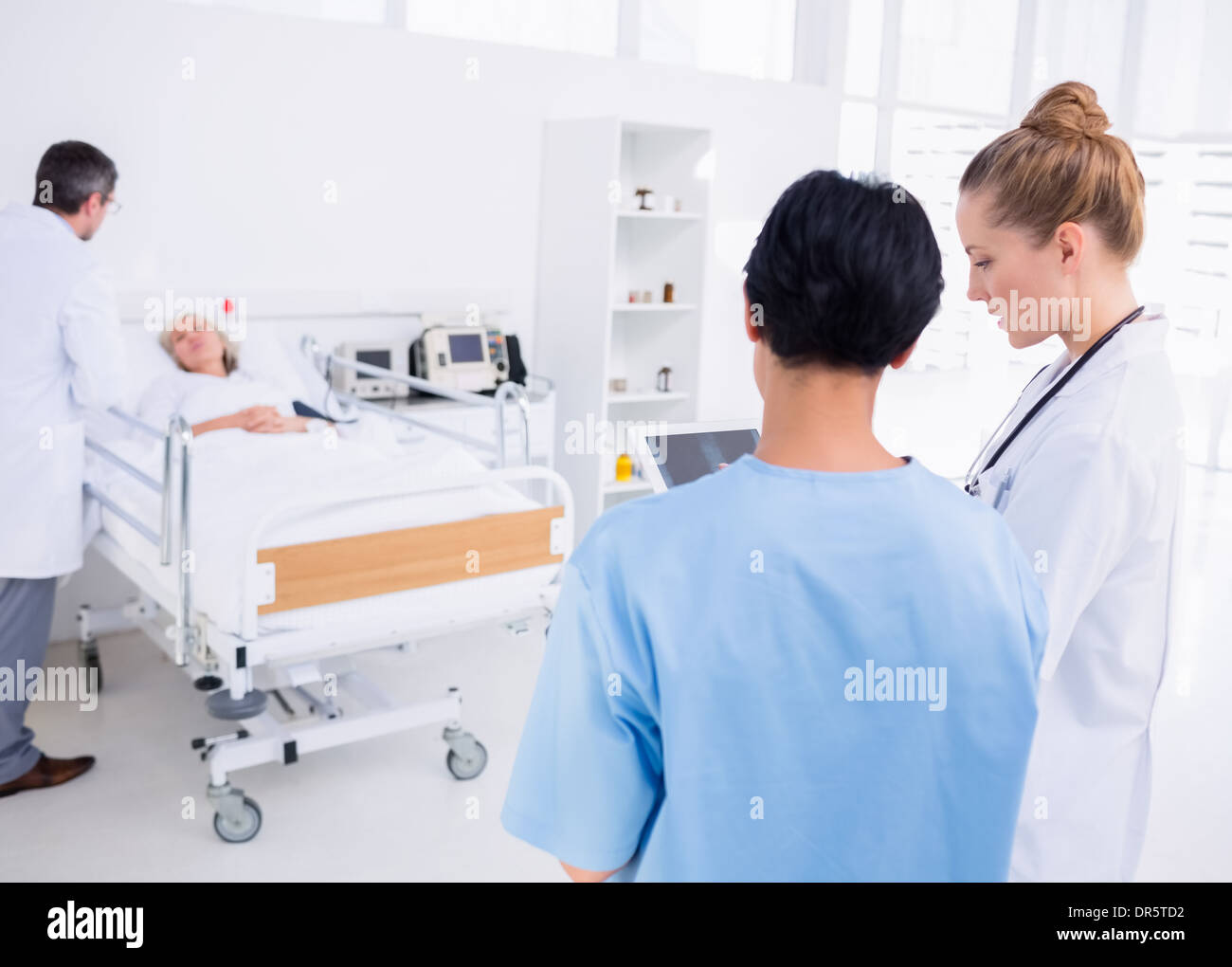 Doctors visiting a patient in hospital Stock Photo - Alamy