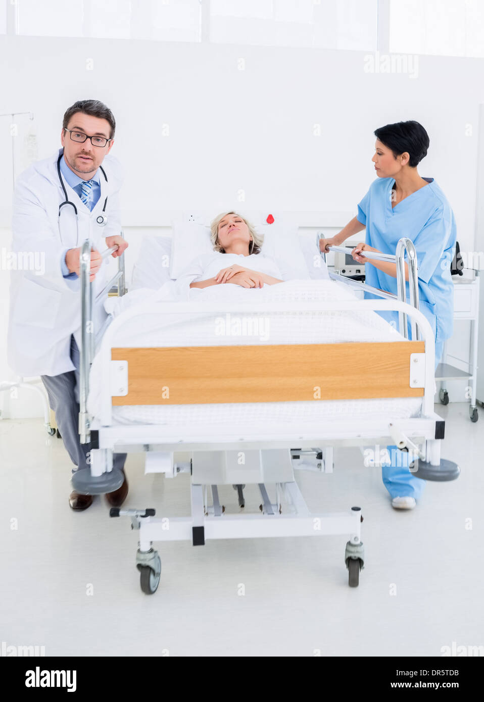 Doctors visiting a patient in the hospital Stock Photo - Alamy