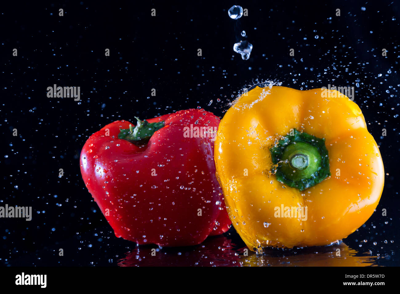 Bell pepper and water splash hi-res stock photography and images - Alamy