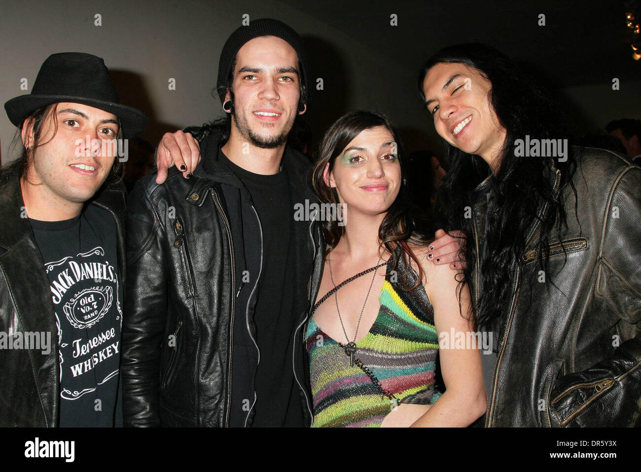 I14138CHW.EM & CO PRESENTS ''HAND MADE BEAUTY'' KNIT WORKS BY DIVA ...