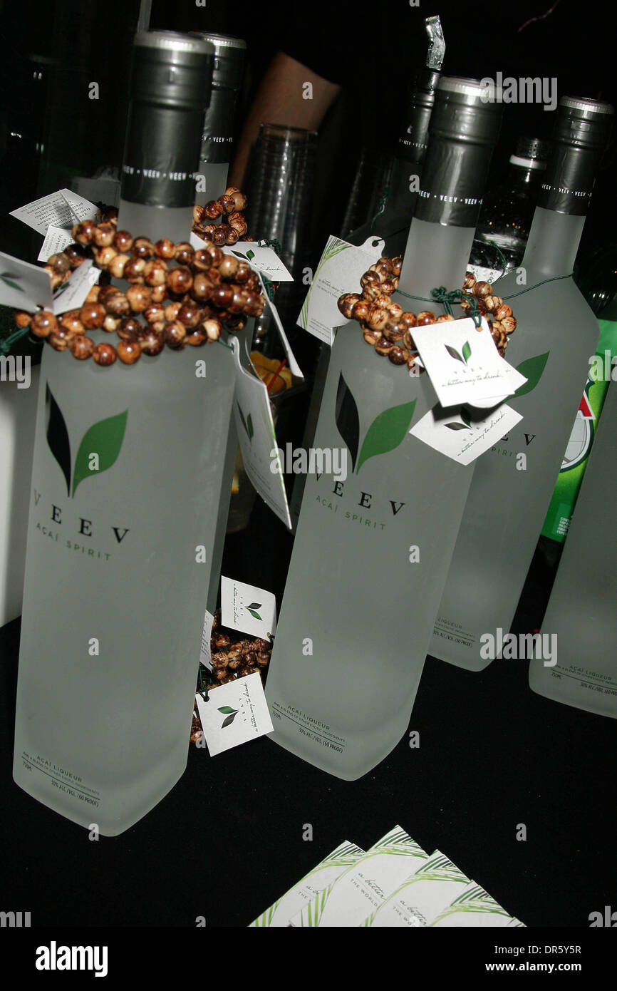 I14138CHW.EM & CO PRESENTS ''HAND MADE BEAUTY'' KNIT WORKS BY DIVA ...