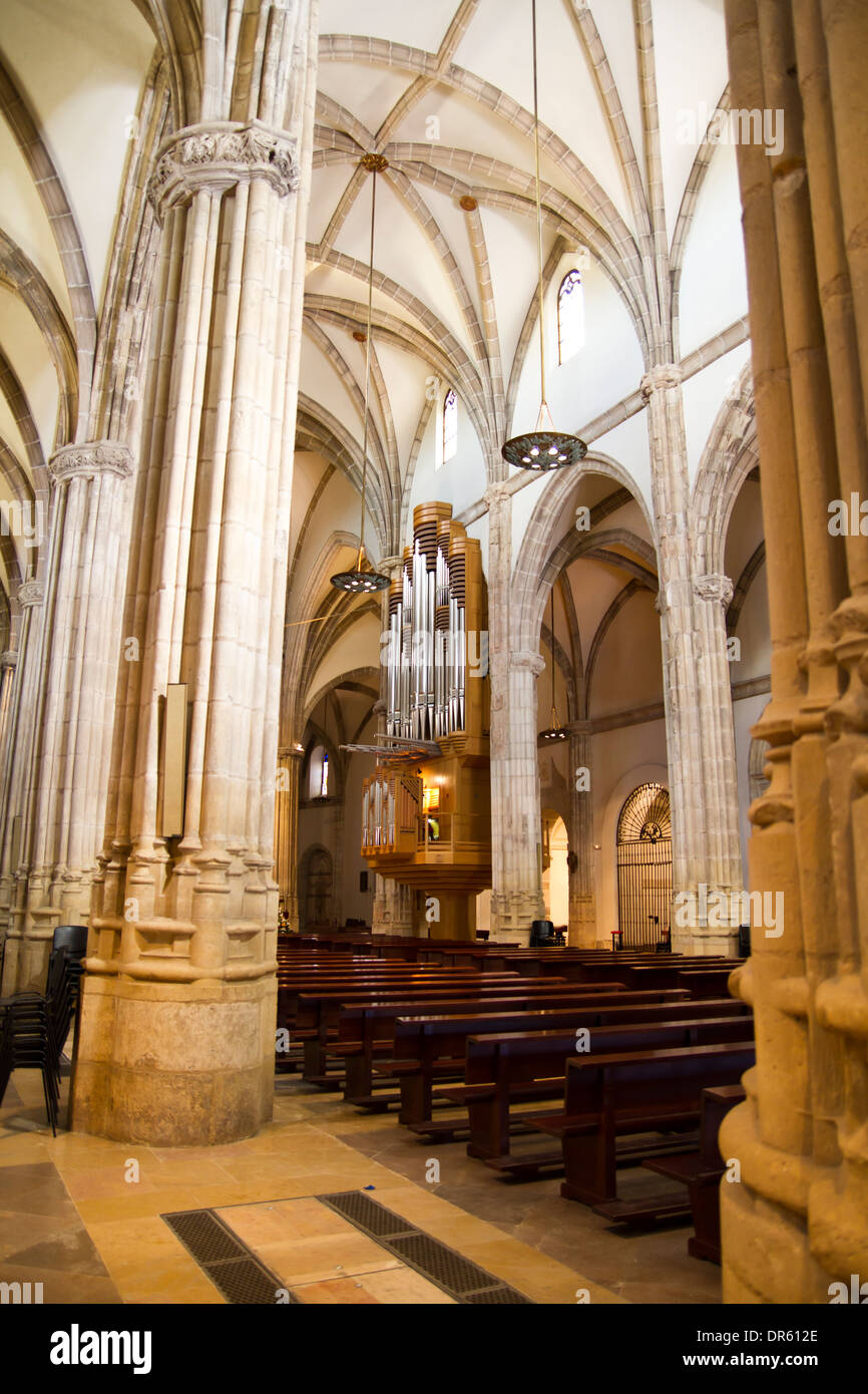 Interior of the Cathedral of Alcala de Henares, arches and dome Stock ...