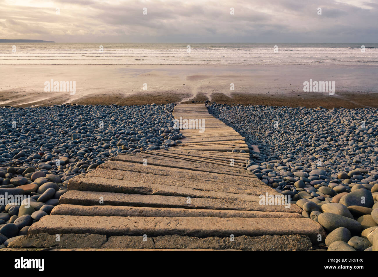 Pebble pathway hi-res stock photography and images - Alamy