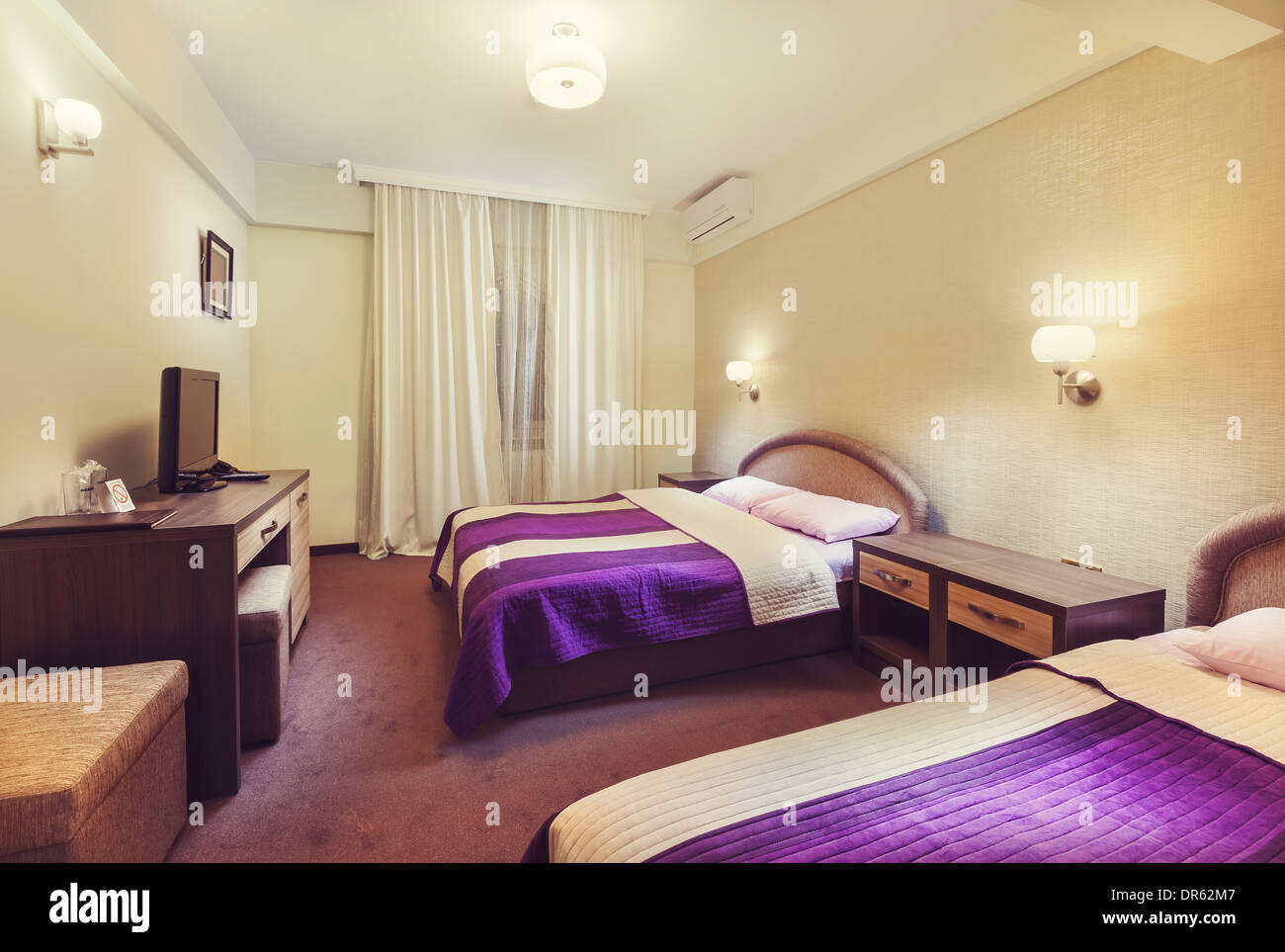 Clean hotel sheets hi-res stock photography and images - Alamy