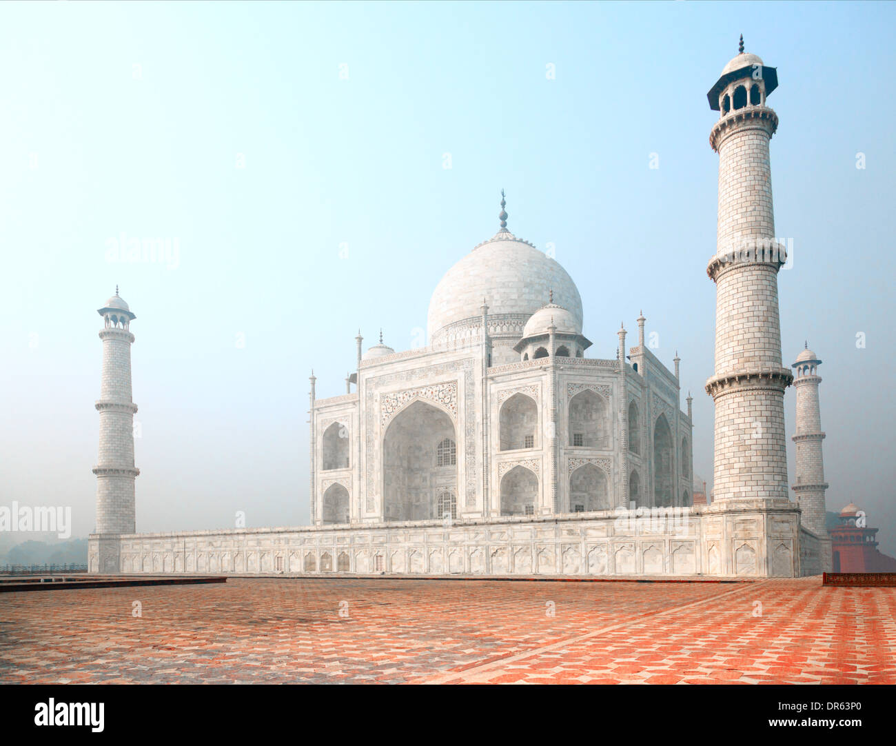 Taj Mahal in India under blue sky Stock Photo - Alamy