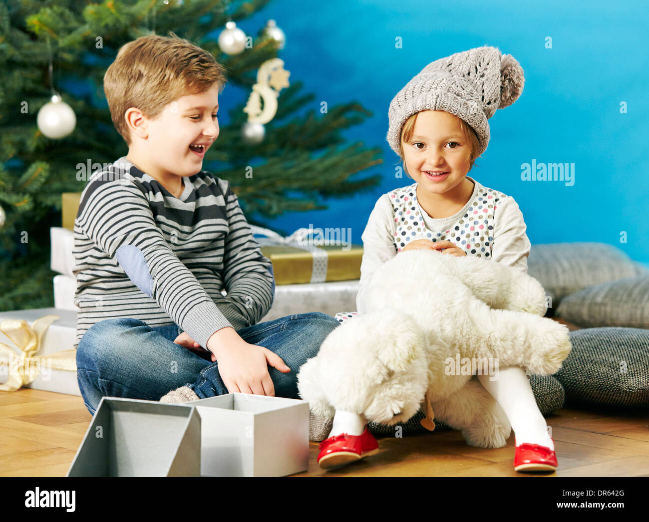Children teddy hi-res stock photography and images - Alamy
