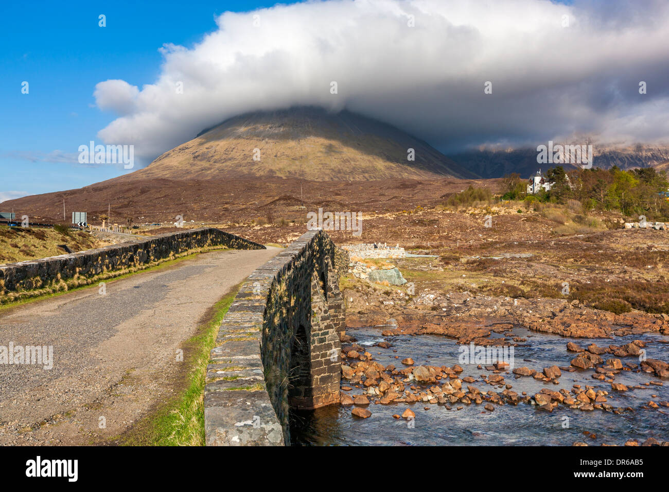 Sligachan old bridge skye scotland hi-res stock photography and images ...