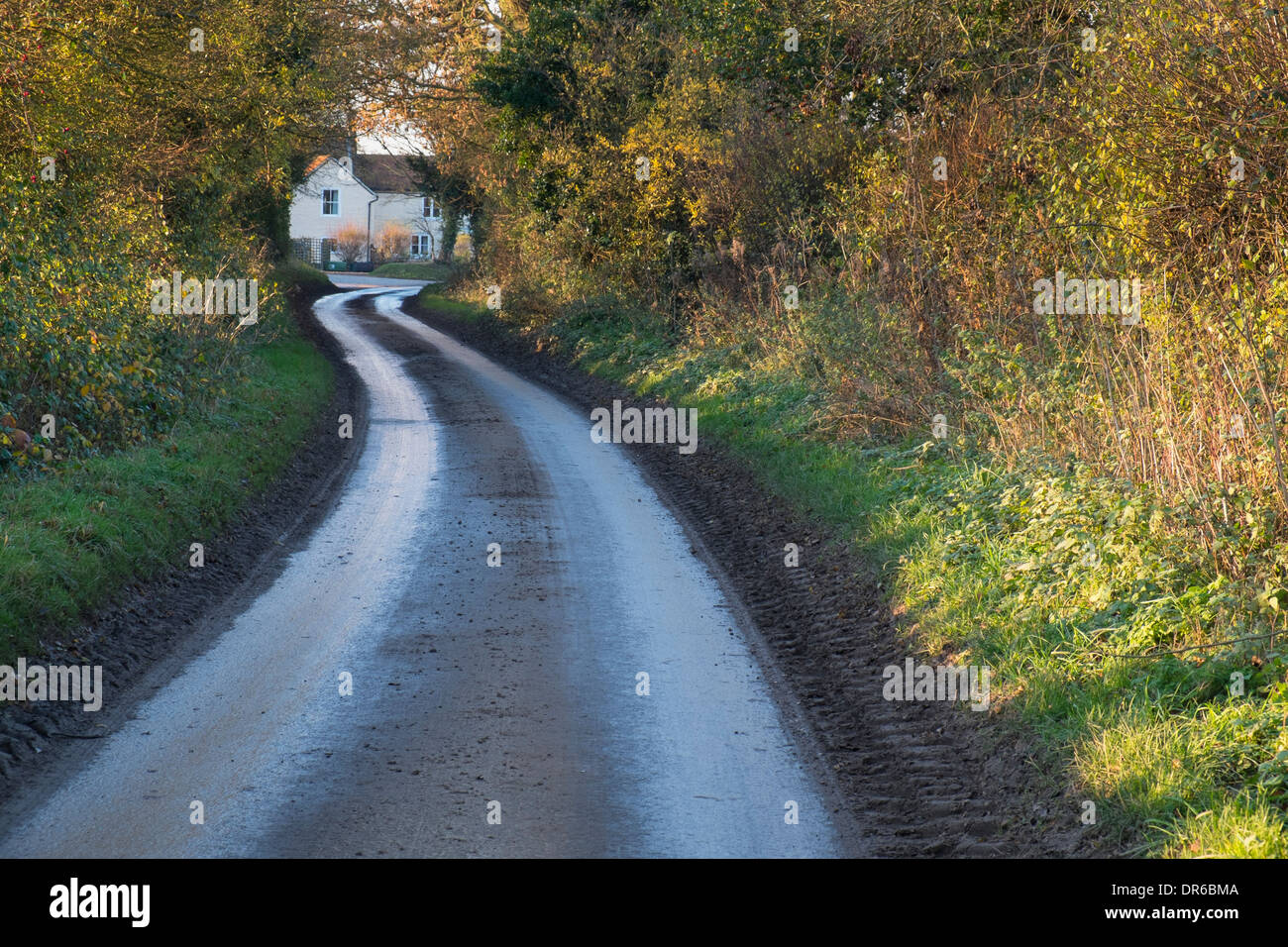 House and road hi-res stock photography and images - Alamy