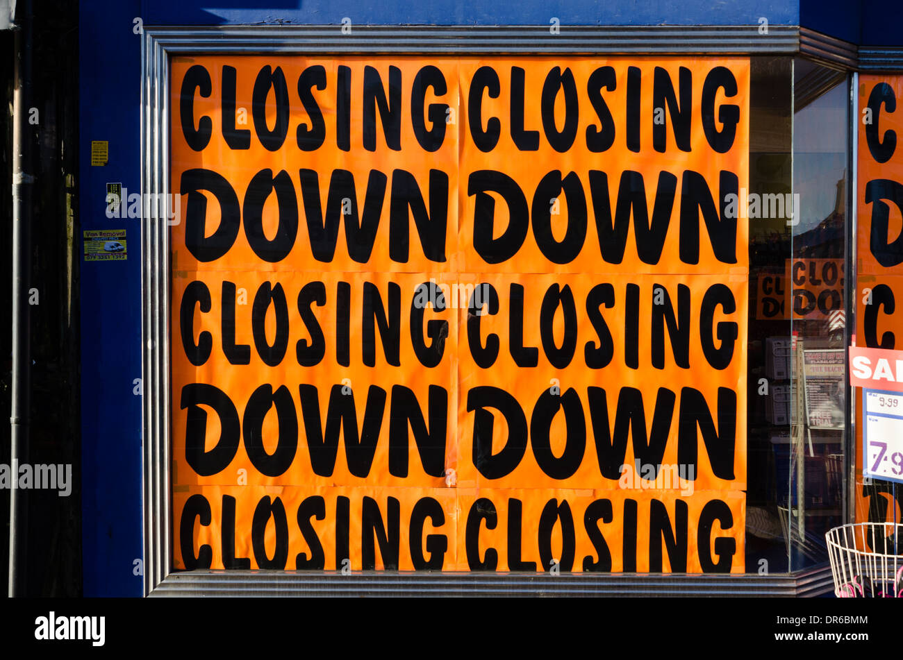 Large Closing Down poster in shop window Stock Photo - Alamy