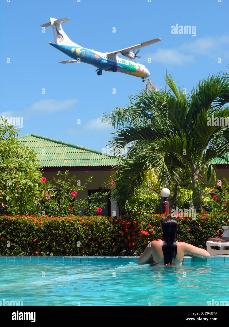 Airplane over head hi-res stock photography and images - Alamy