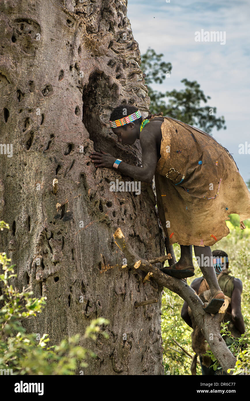 Hadza people hi-res stock photography and images - Alamy
