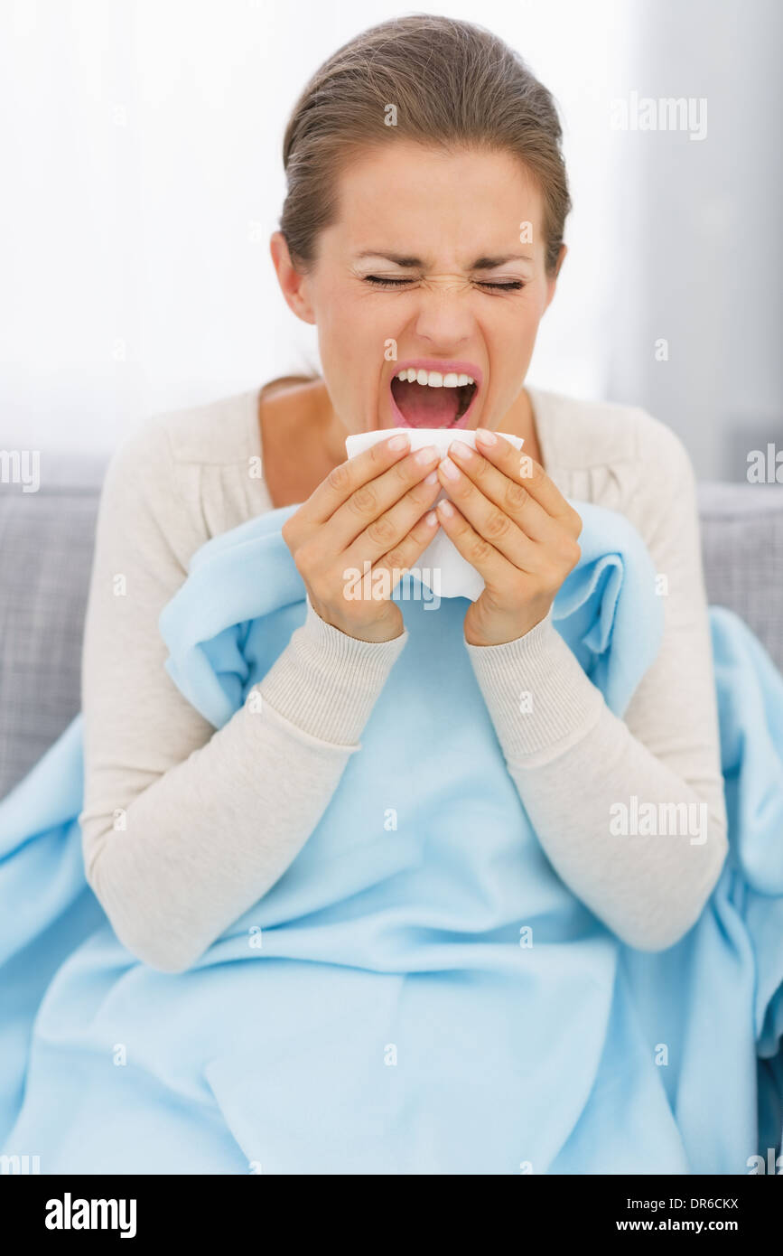 Female sneezing hi-res stock photography and images - Alamy
