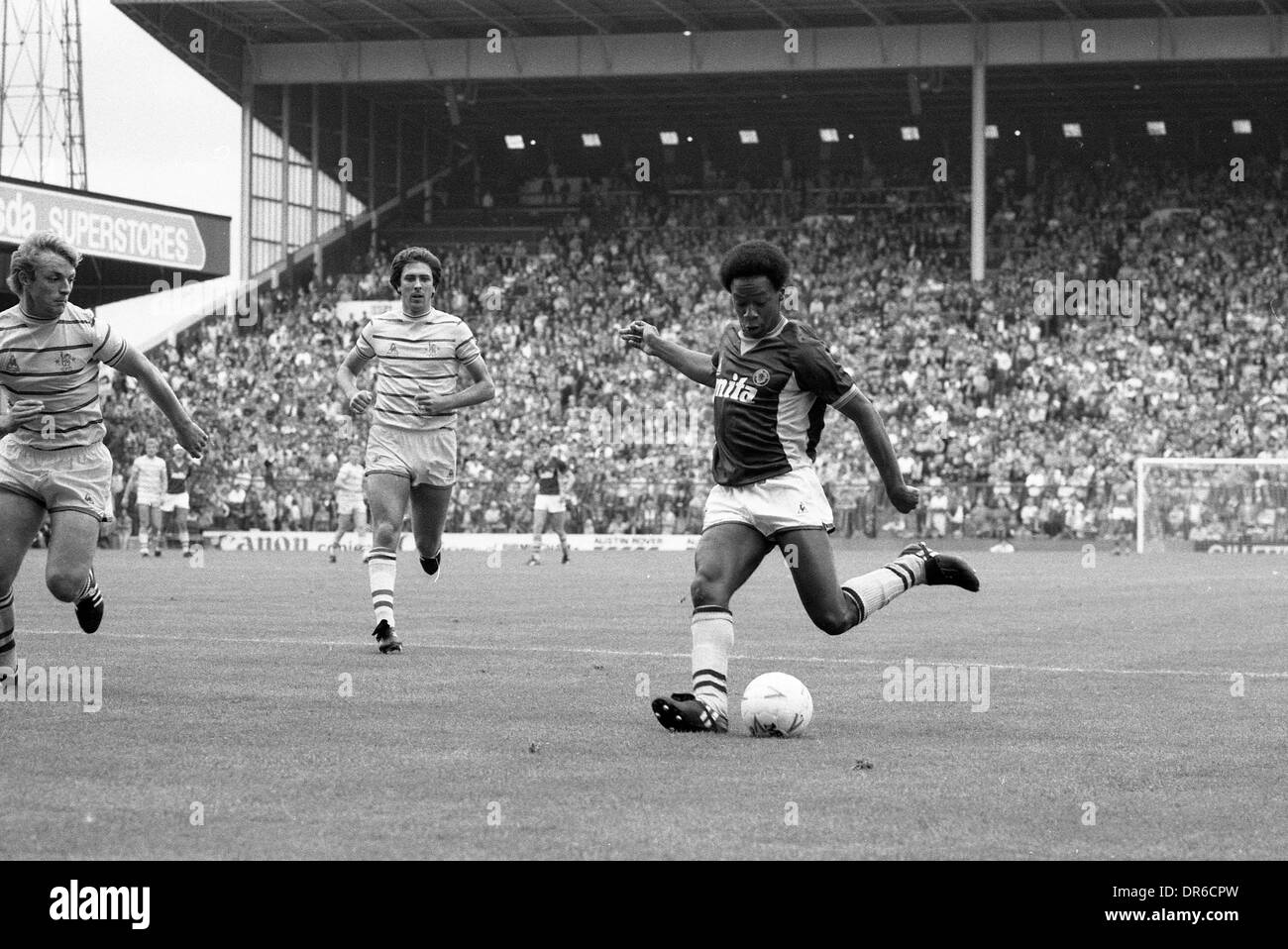 Mark walters aston villa hi-res stock photography and images - Alamy