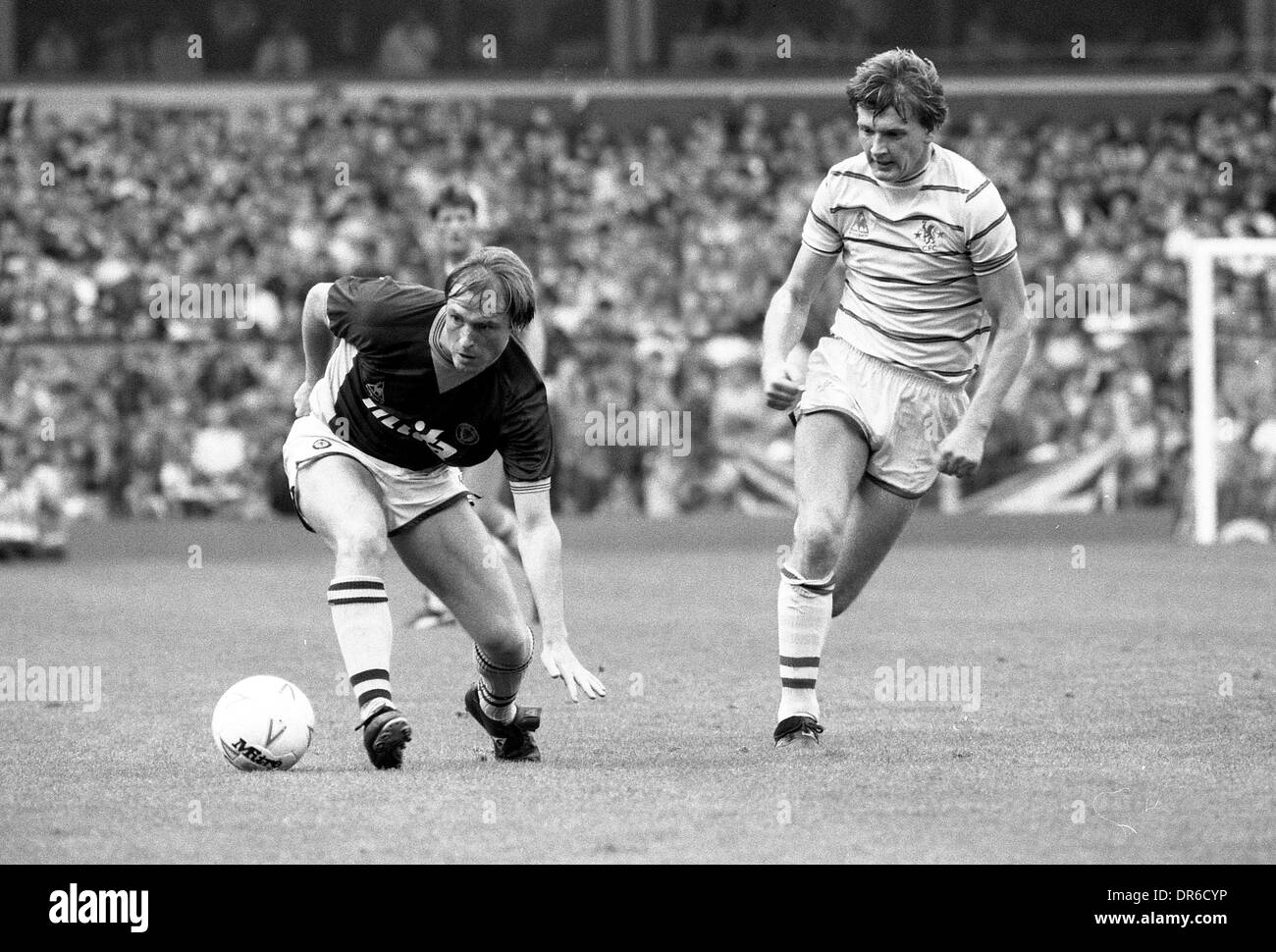 Aston Villa footballer Steve McMahon and Nigel Spackman ASTON VILLA V ...