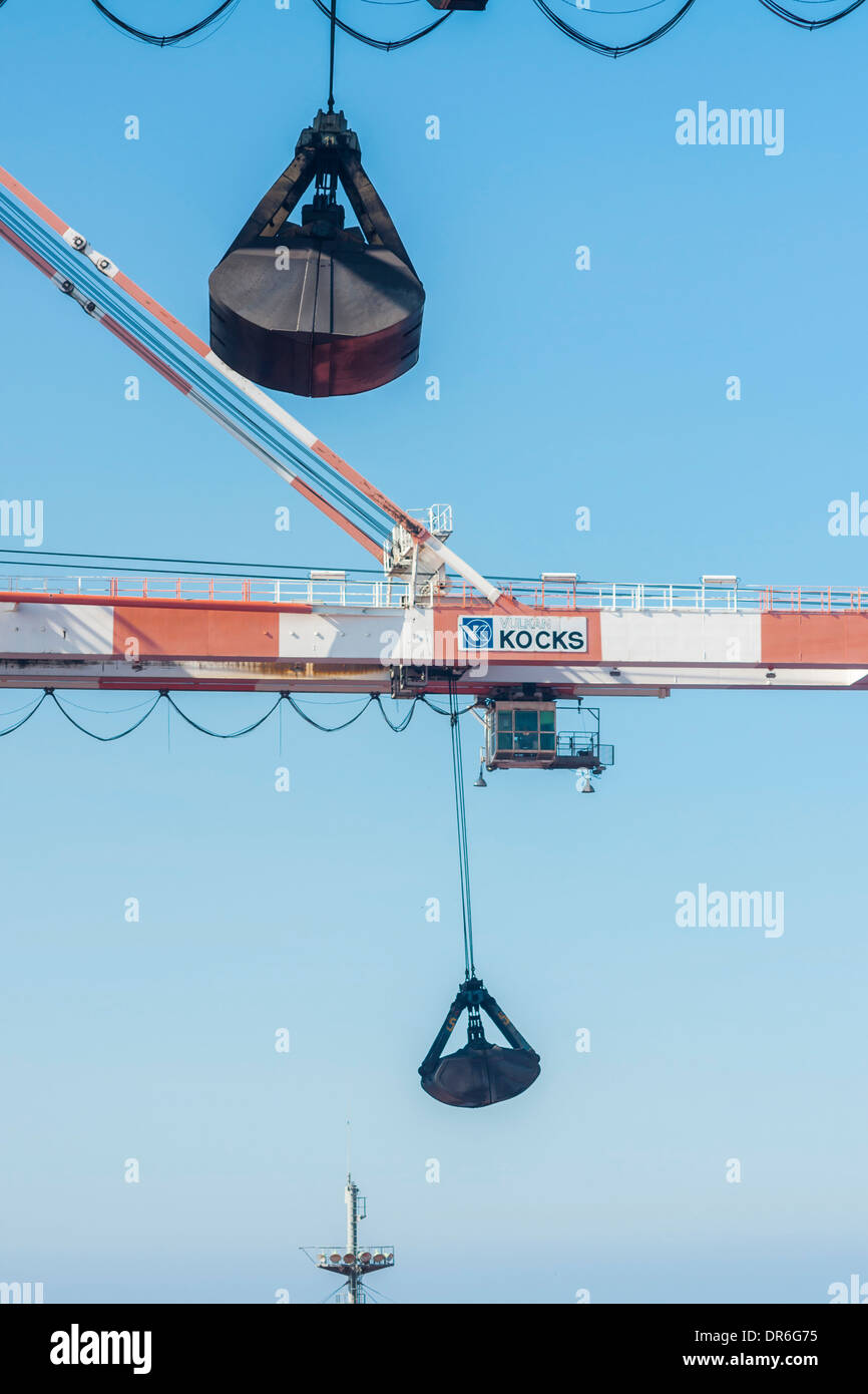 Forwarder unloading hi-res stock photography and images - Alamy