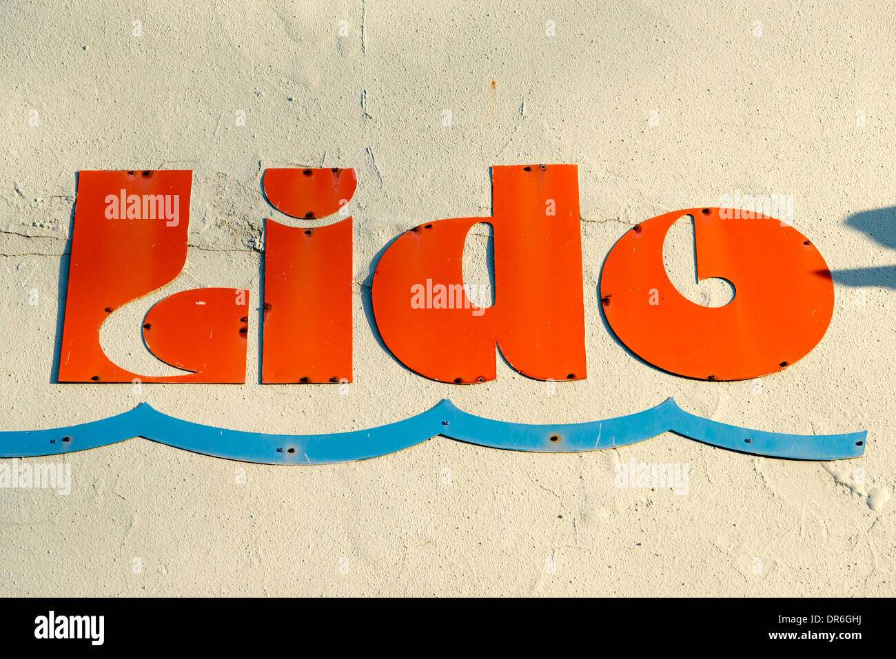 Outdoor lidos hi-res stock photography and images - Alamy