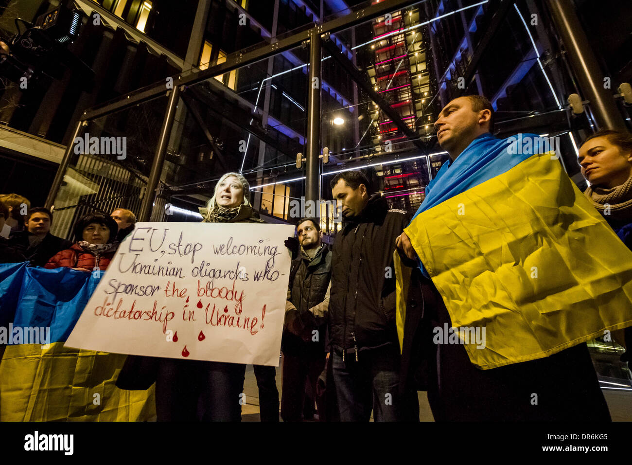 Ukrainian Euromaidan protest in Knightsbridge, London Stock Photo - Alamy