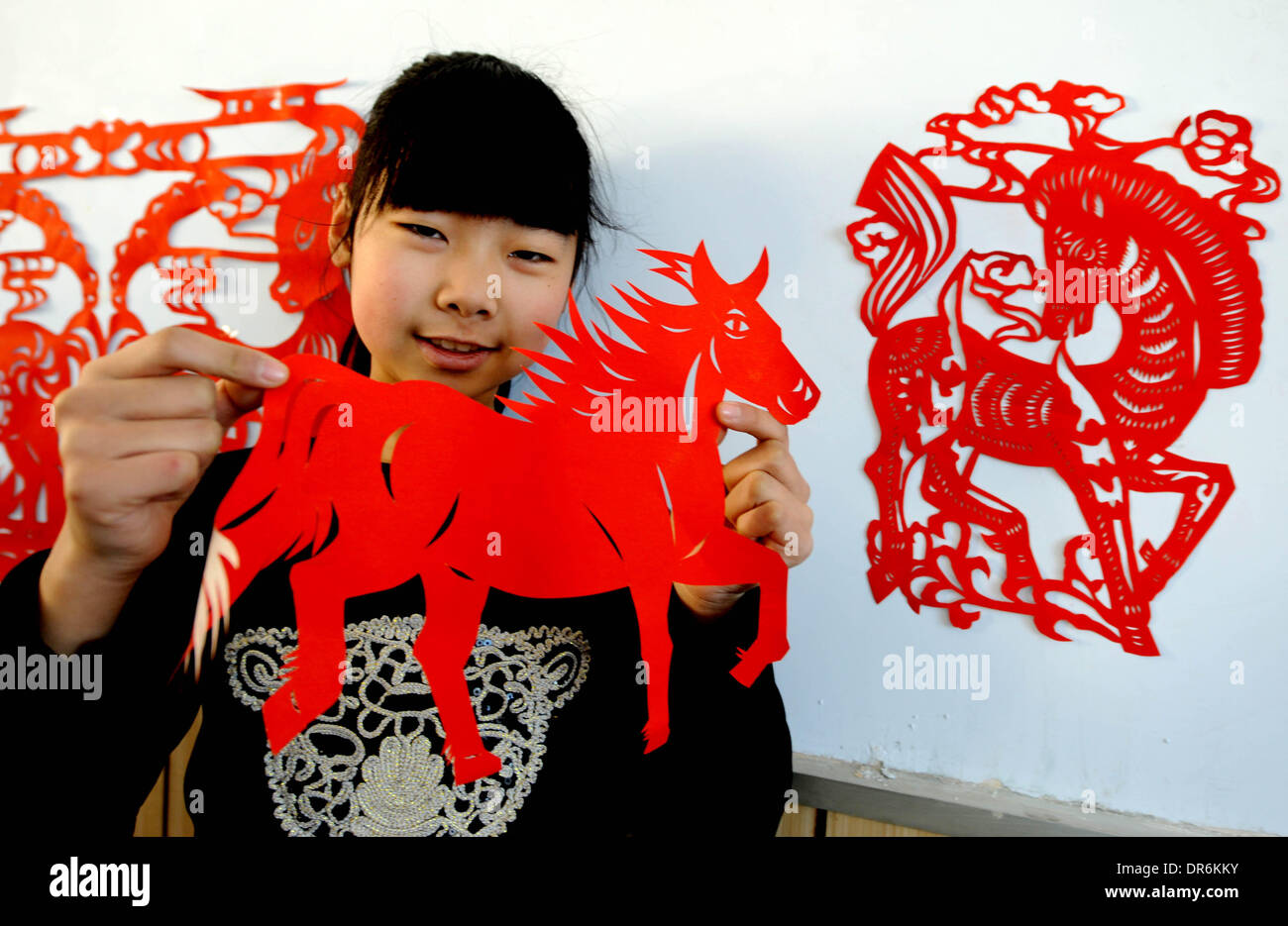 China paper cutting hi-res stock photography and images - Alamy