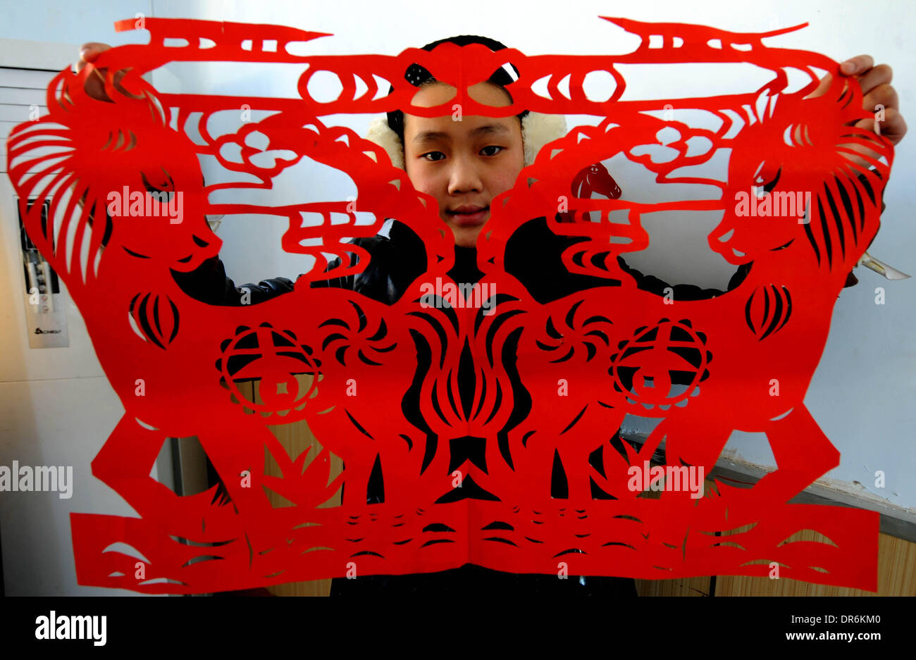 China paper cutting hi-res stock photography and images - Alamy