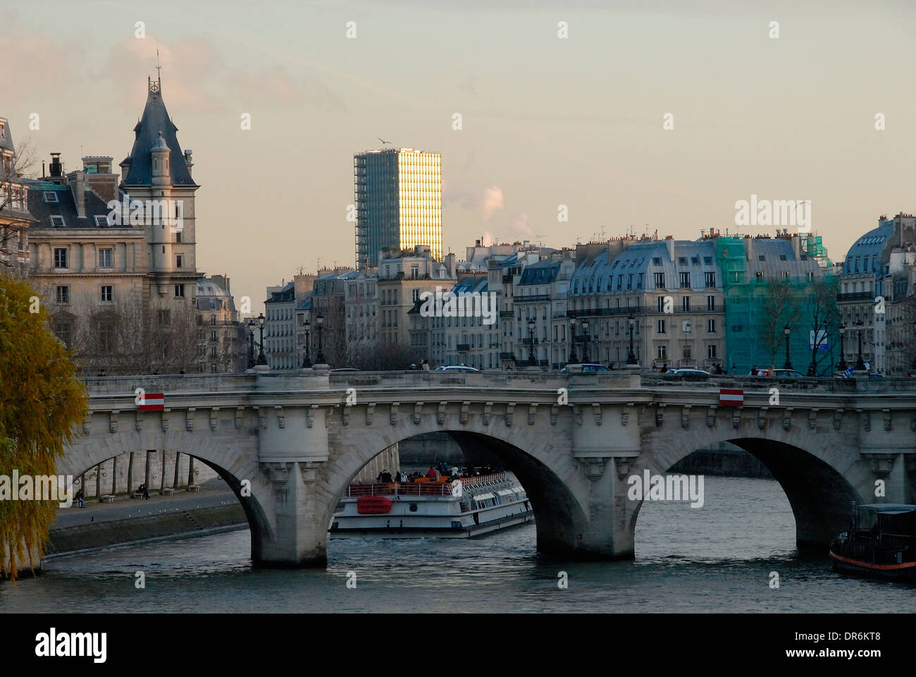 Seine and bridge paris hi-res stock photography and images - Alamy