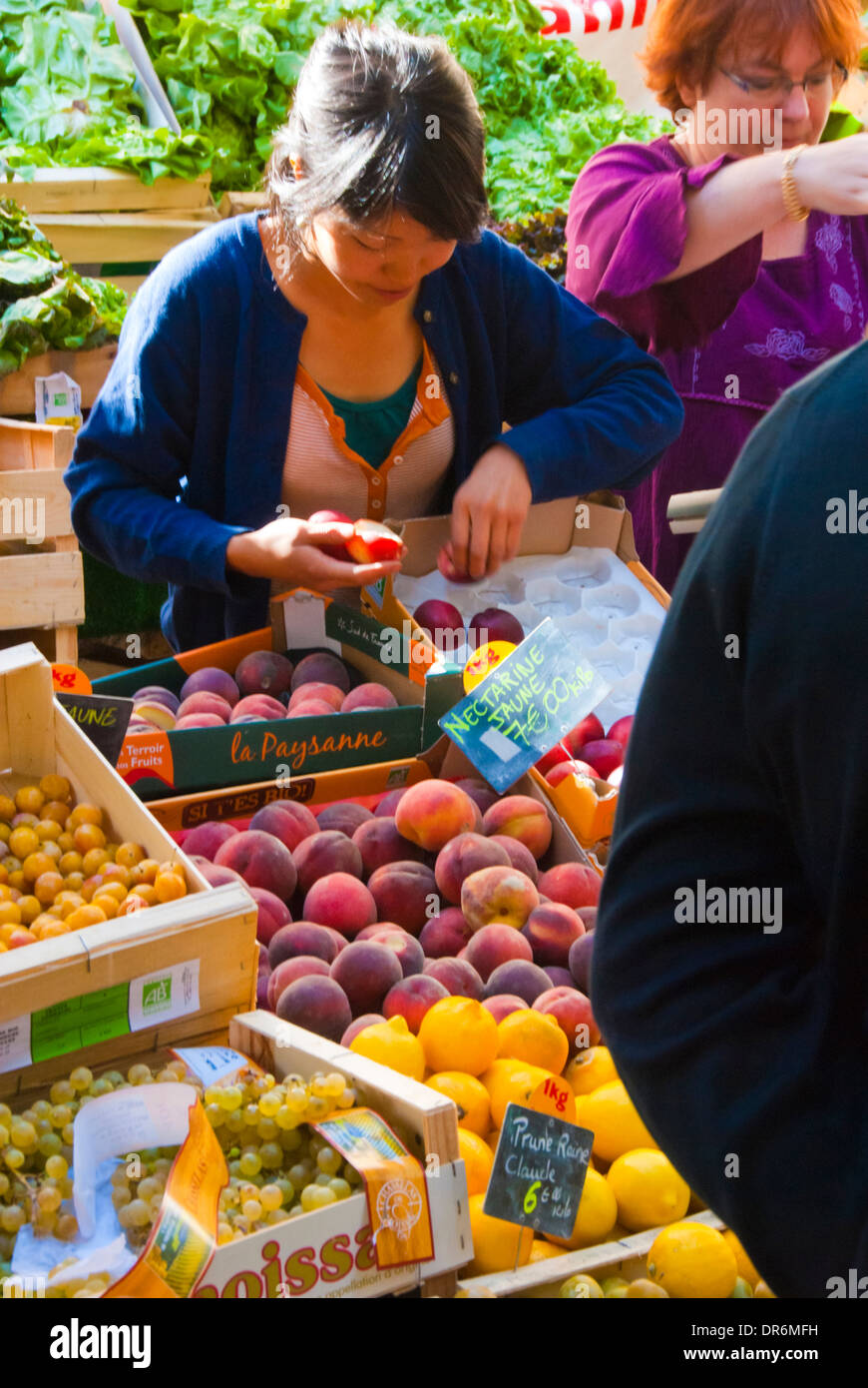 Paris fruit market hi-res stock photography and images - Alamy