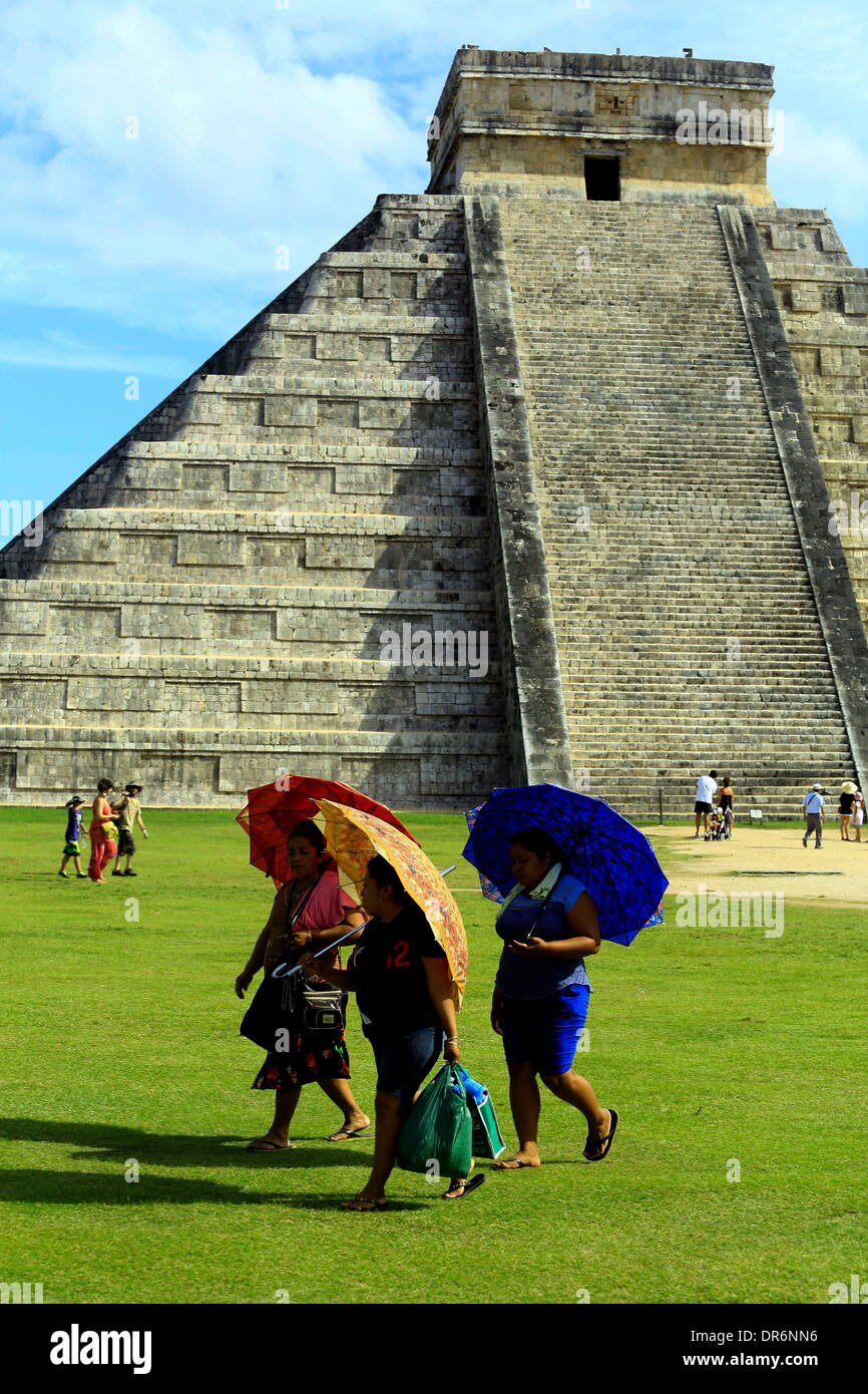 Mayan descendants hi-res stock photography and images - Alamy