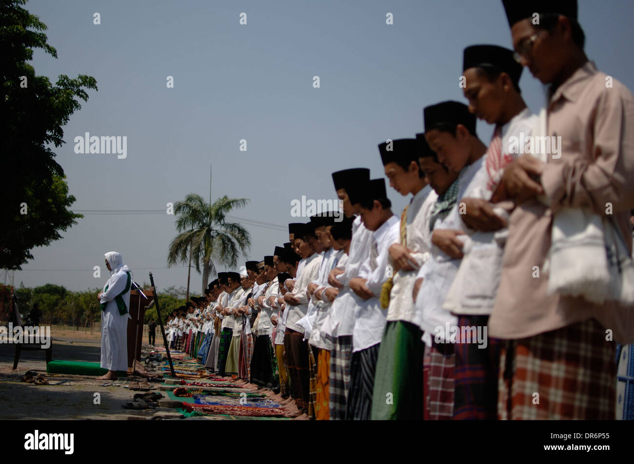 Thousands of students prayer in the islamic boarding school Lirboyo ...