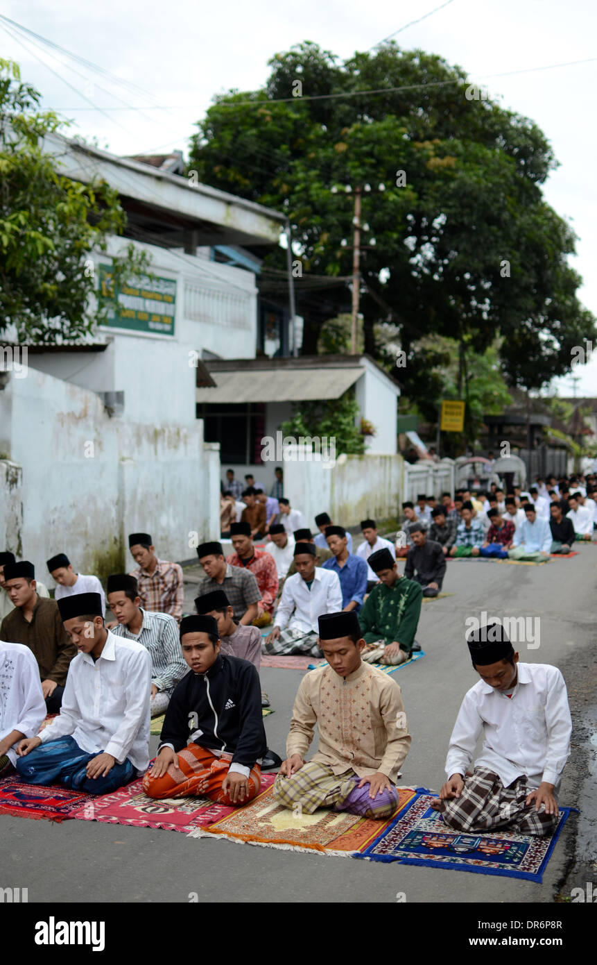Islamic school indonesia hi-res stock photography and images - Alamy