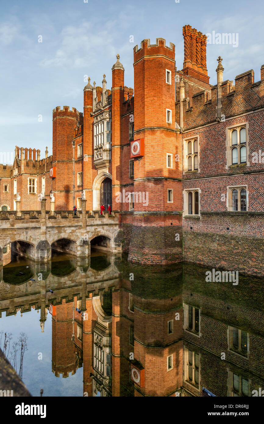 Hampton court palace moat bridge hi-res stock photography and images ...